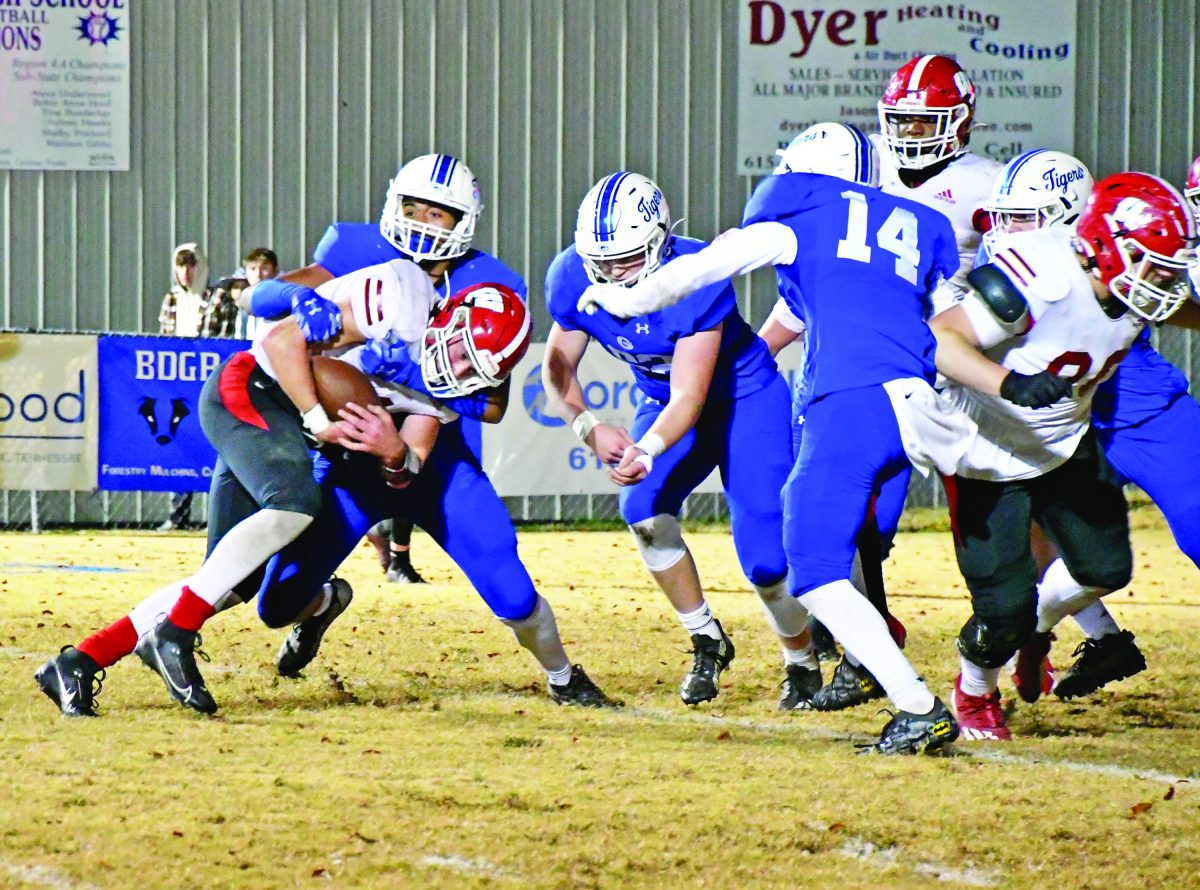 POSTSEASON CAT FIGHT; Big Blue topples Whitwell Tigers, 35-15 ...