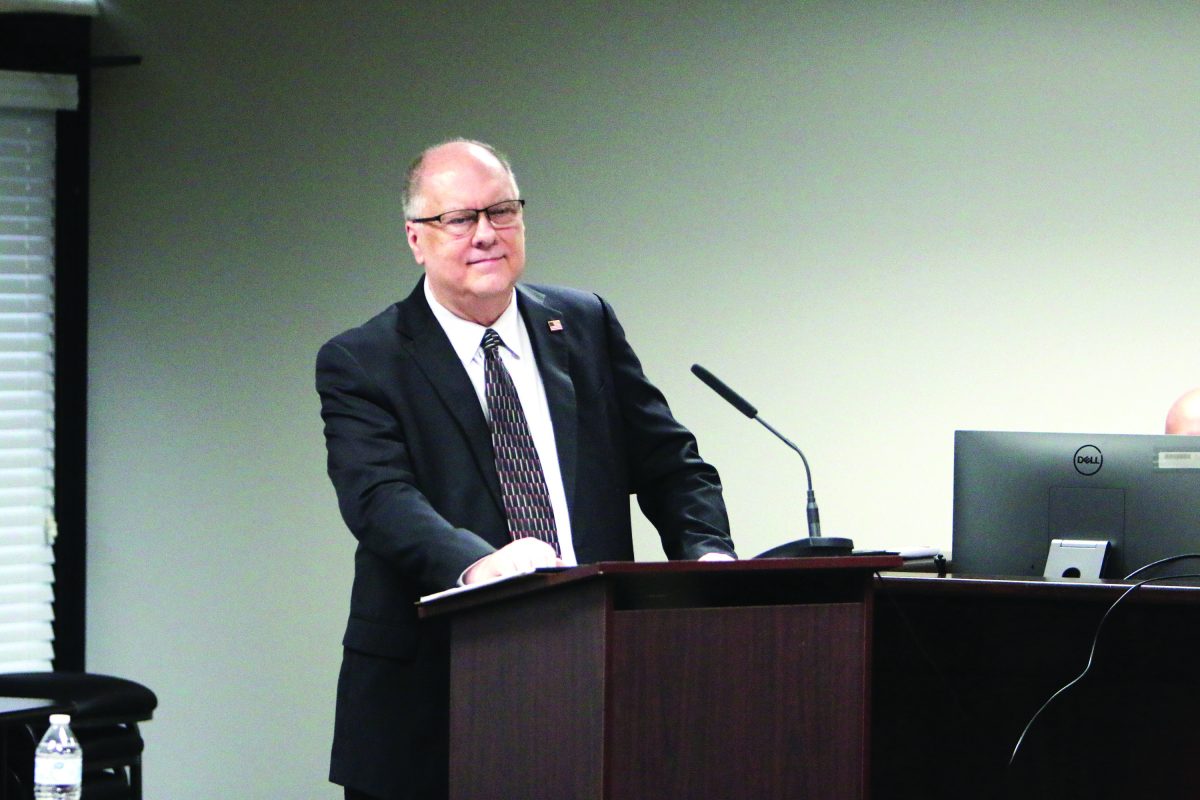 School board okays contract for director – Carthage Courier
